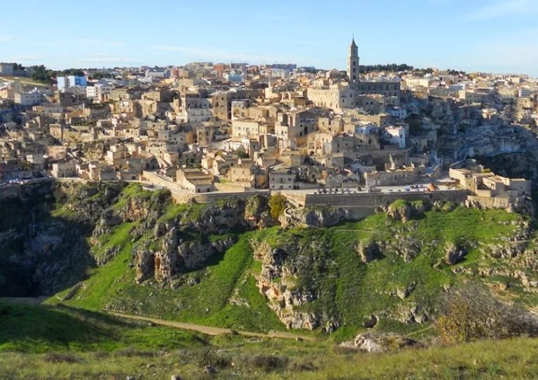 Ponte Tibetano Matera sospeso sul Canyon: consigli ed escursioni